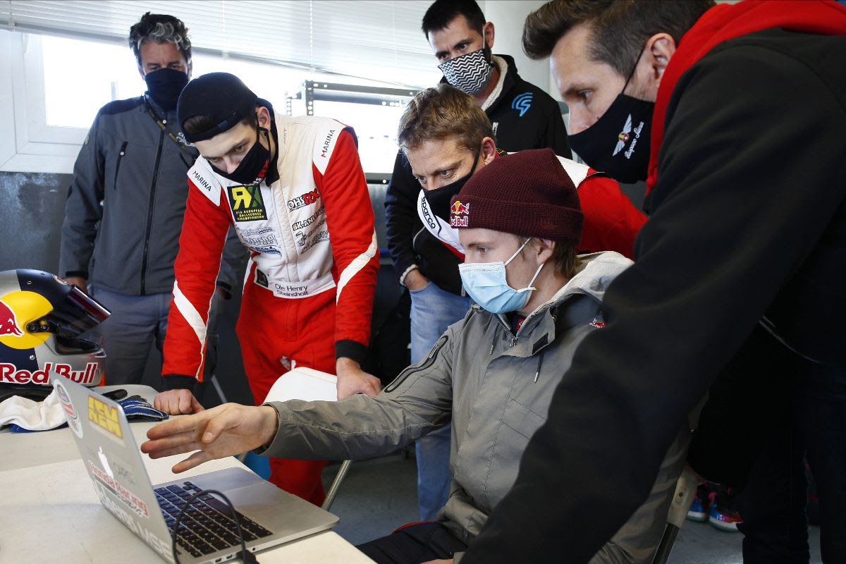 La nouvelle génération de Rallycross se familiarise avec la voiture FIA ...